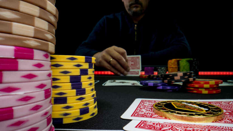 Inside Straight Meaning – Hand Missing Card in the Middle for a Straight